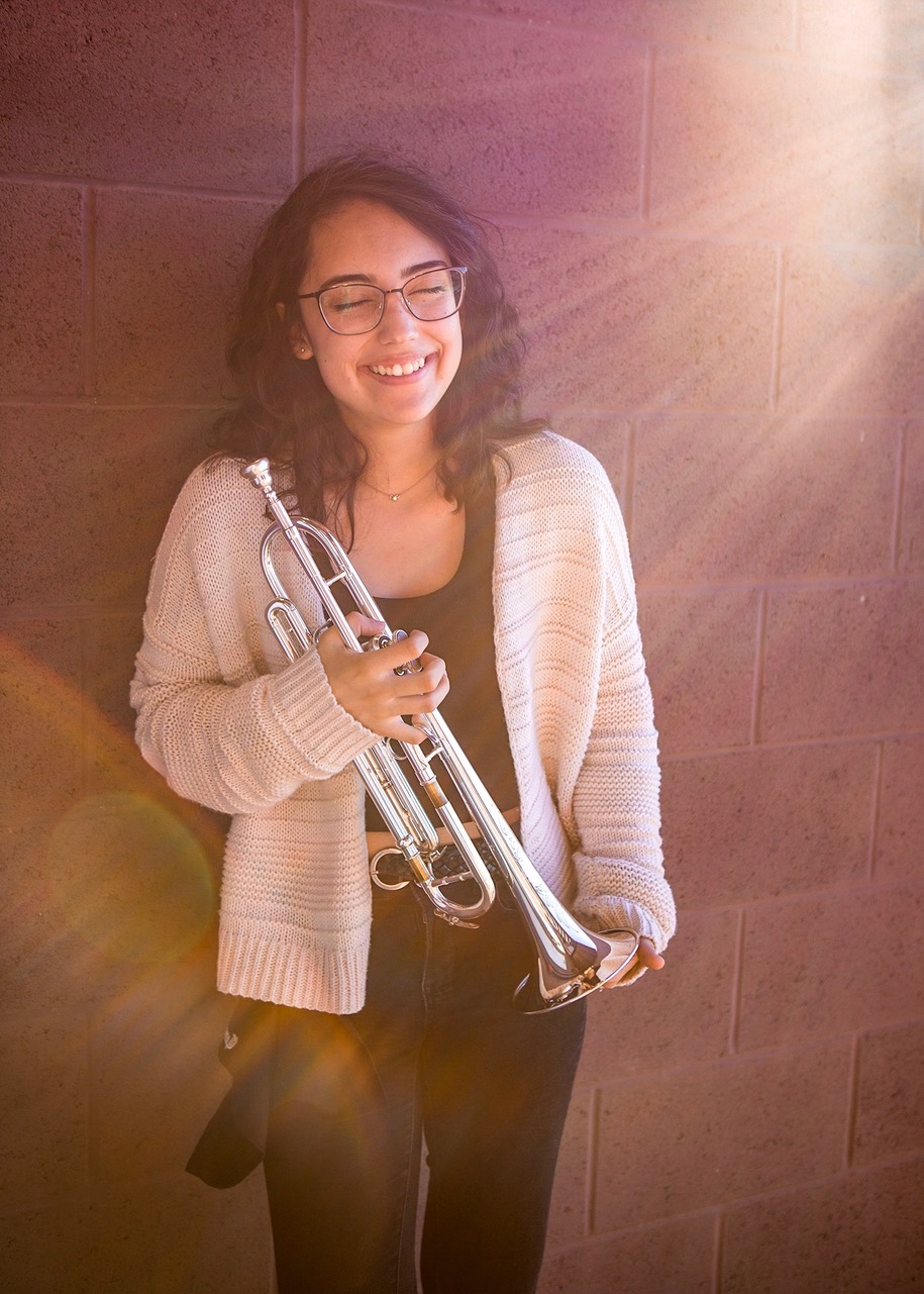 Stephanie Serrano – español / KXCI