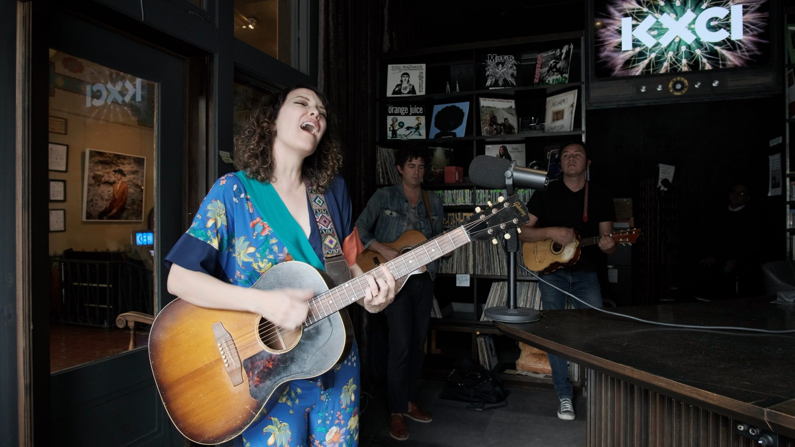 Live on KXCI: Gaby Moreno performs “Colibrí” with Brian Lopez + Sergio Mendoza / KXCI